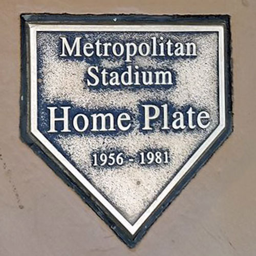 Harmon Killebrew Homer Tribute Chair - Attractions - Baseball Life